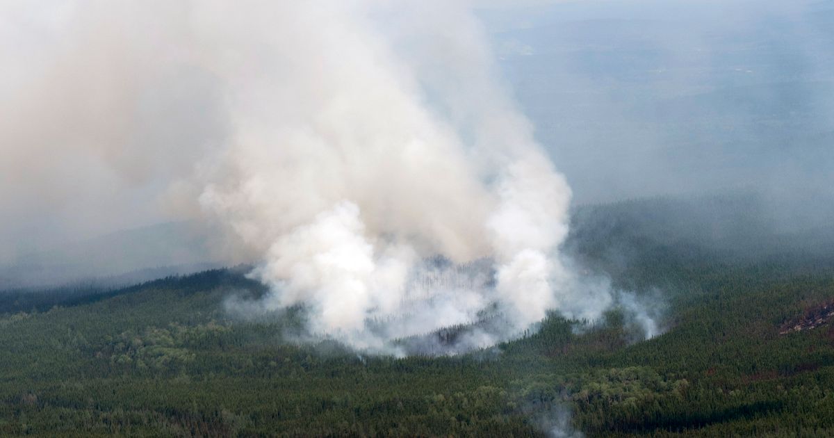 Tiotusentals evakueras i norra Kanada Tiotusentals evakueras i norra Kanada
